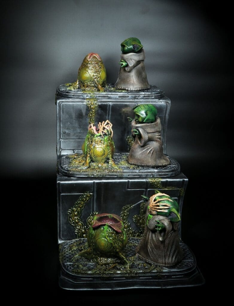 An alien meets with the other alien - 3 phases diorama - Jay Bart Creations